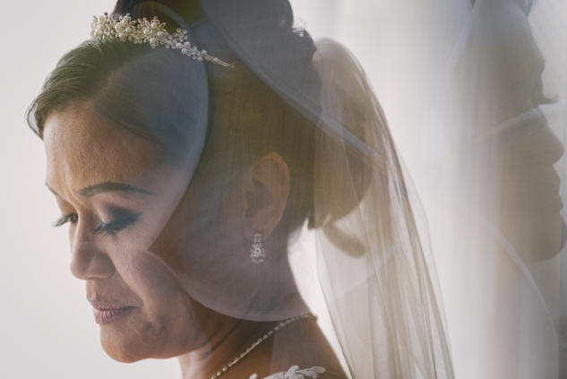 Raynette + Michael | Hawaii Wedding Photography | Hilton Waikiki Beach ...